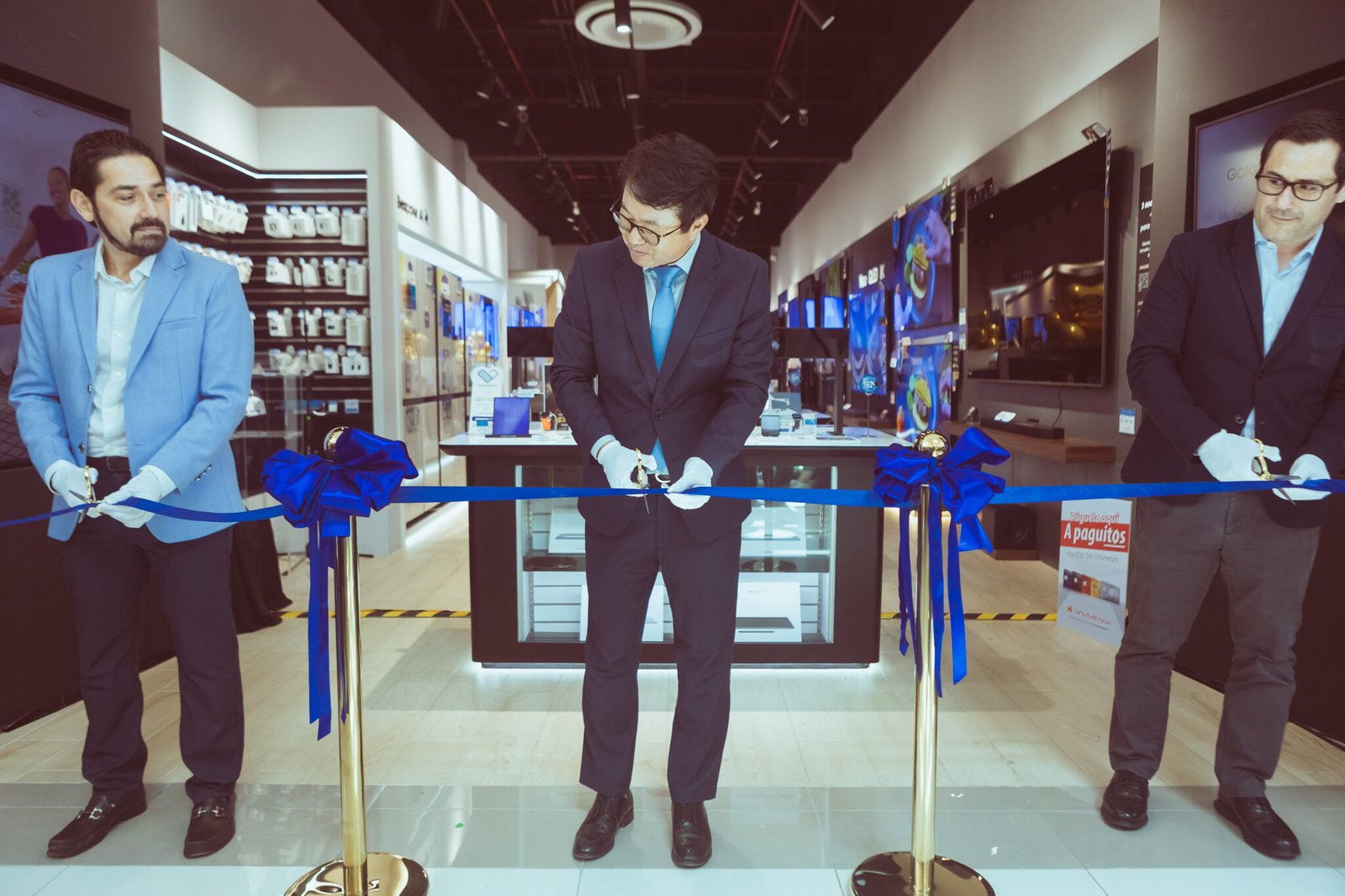 Samsung inaugura nueva Tienda Multiexperiencia en Multiplaza Escazú y ...